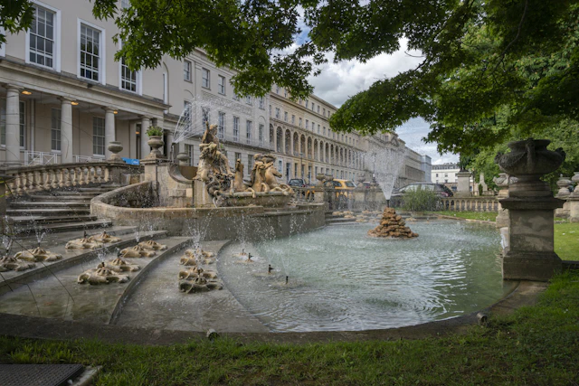 Entdecken Sie Englands Schätze: Bath, Cheltenham & London