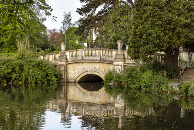 Entdecken Sie Englands Schätze: Bath, Cheltenham & London